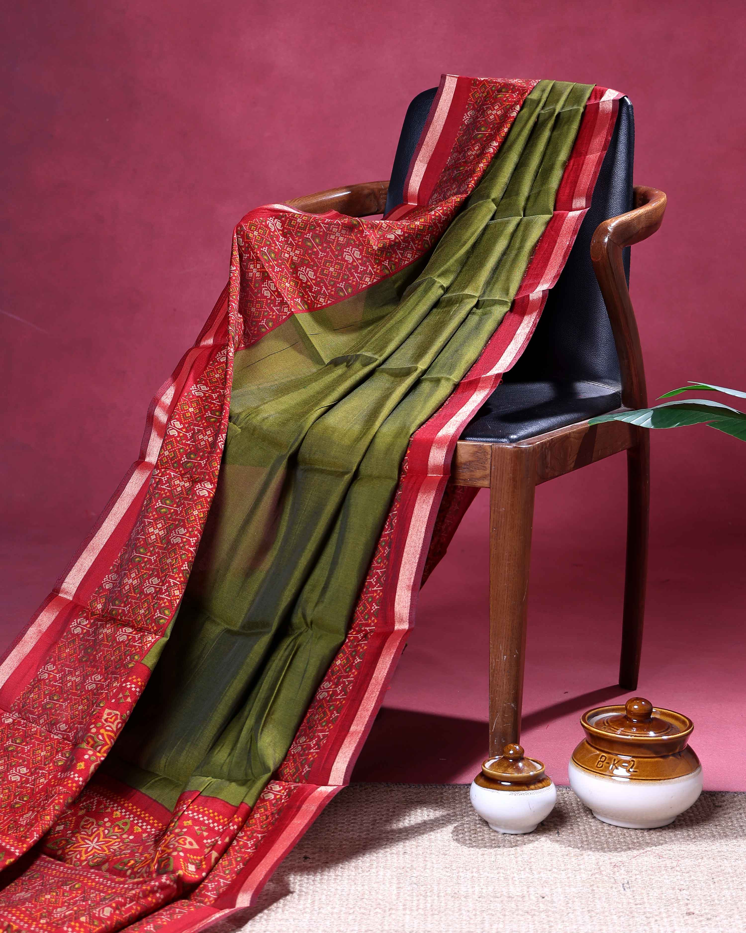 Elegant Semi Chanderi Saree with a Plain Body and Floral Inspired Bord