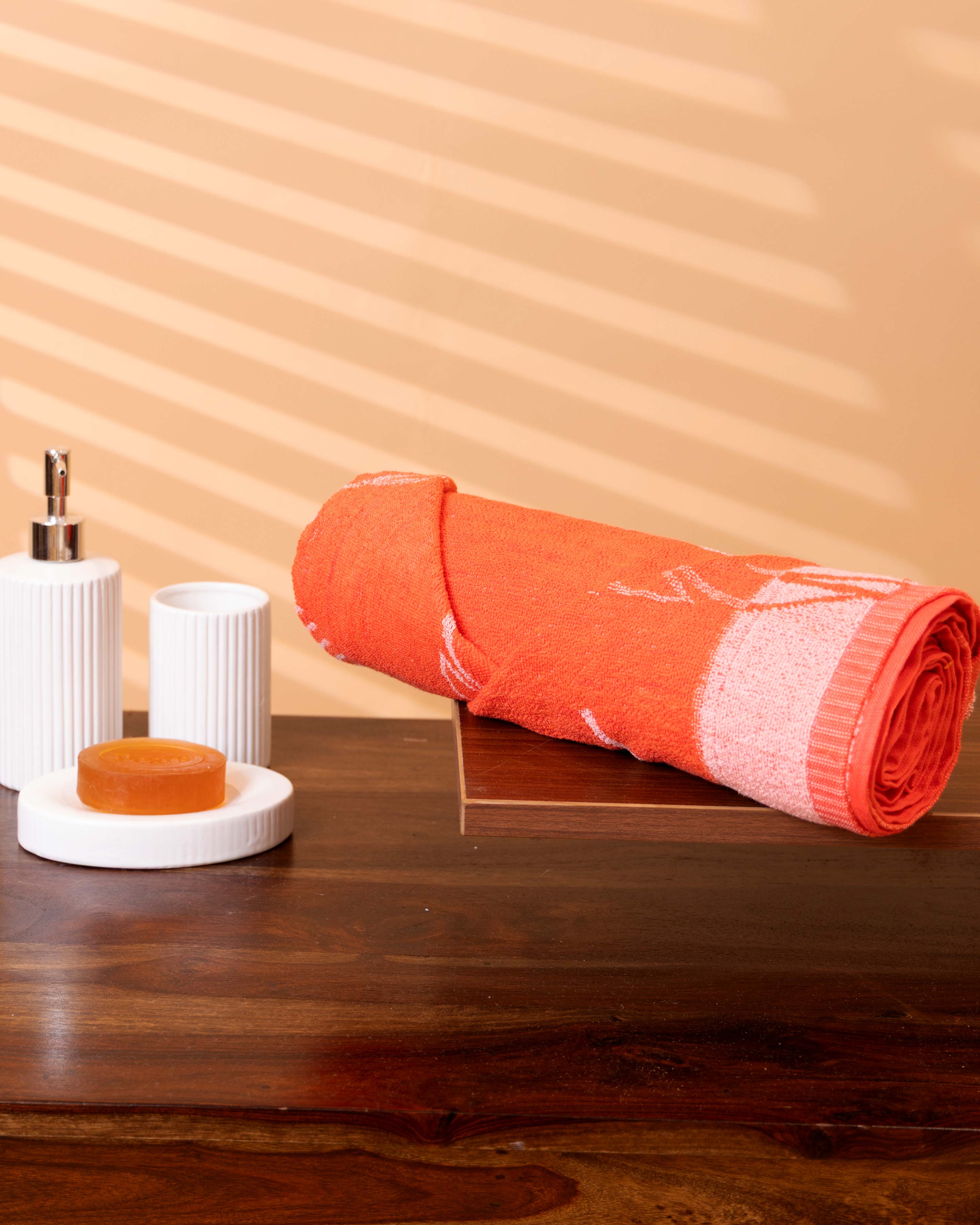 Modern Embossed Feather Pattern Bath Towel - Dark Orange