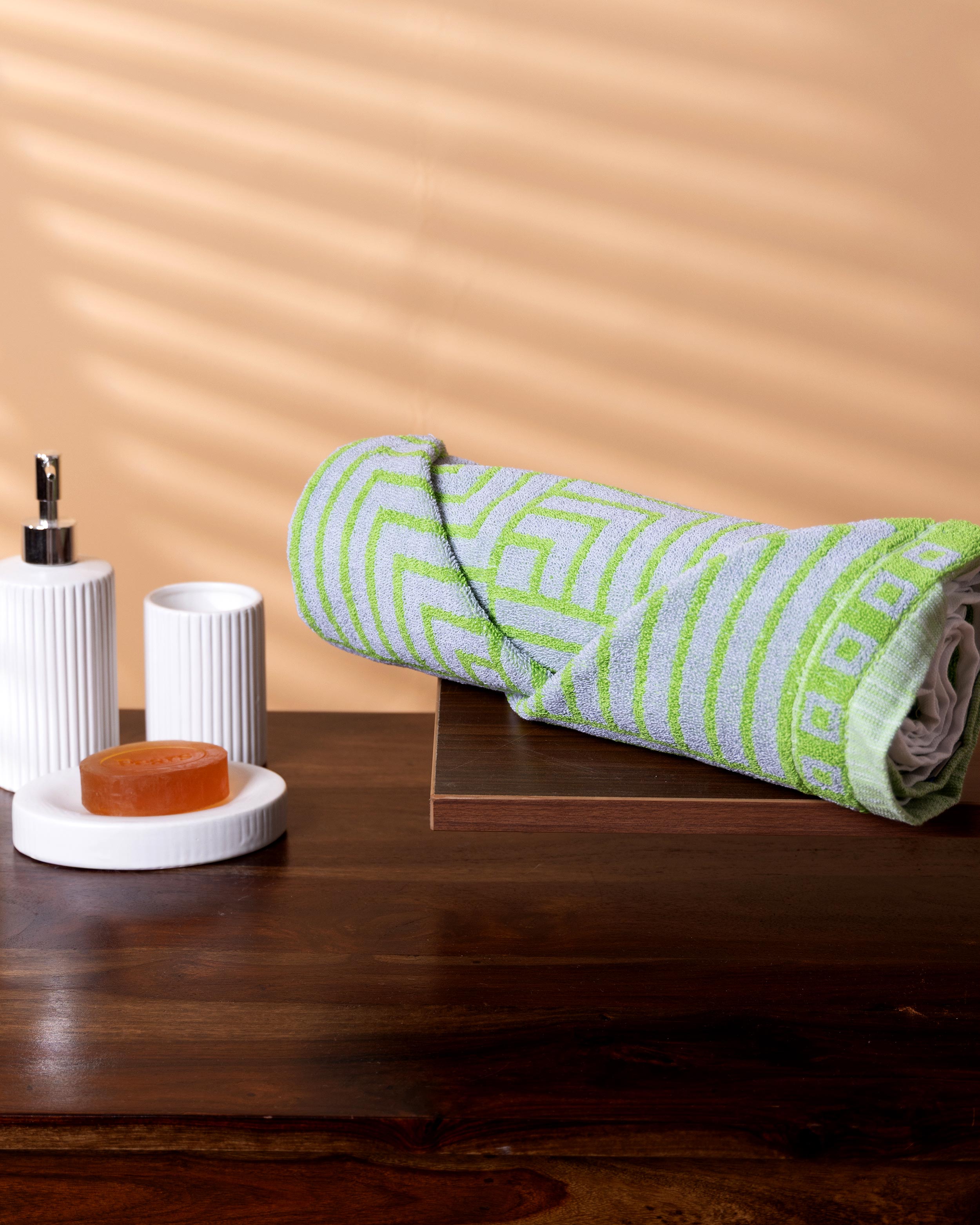 Soft Cotton Bath Towel with Modern Geometric Maze Design | Green Towel